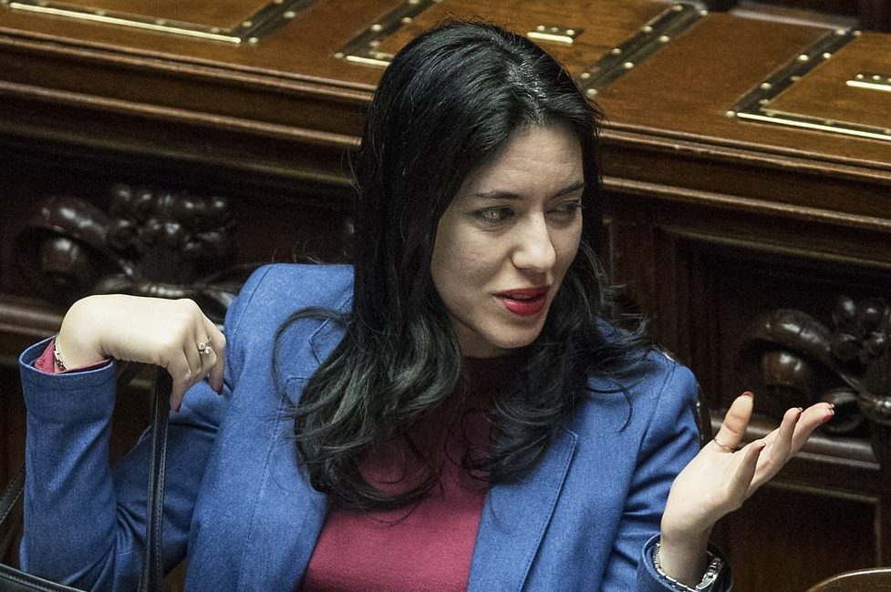 Critiche alla Ministra, Azzolina: 'Mi attaccano perché sono giovane e ...