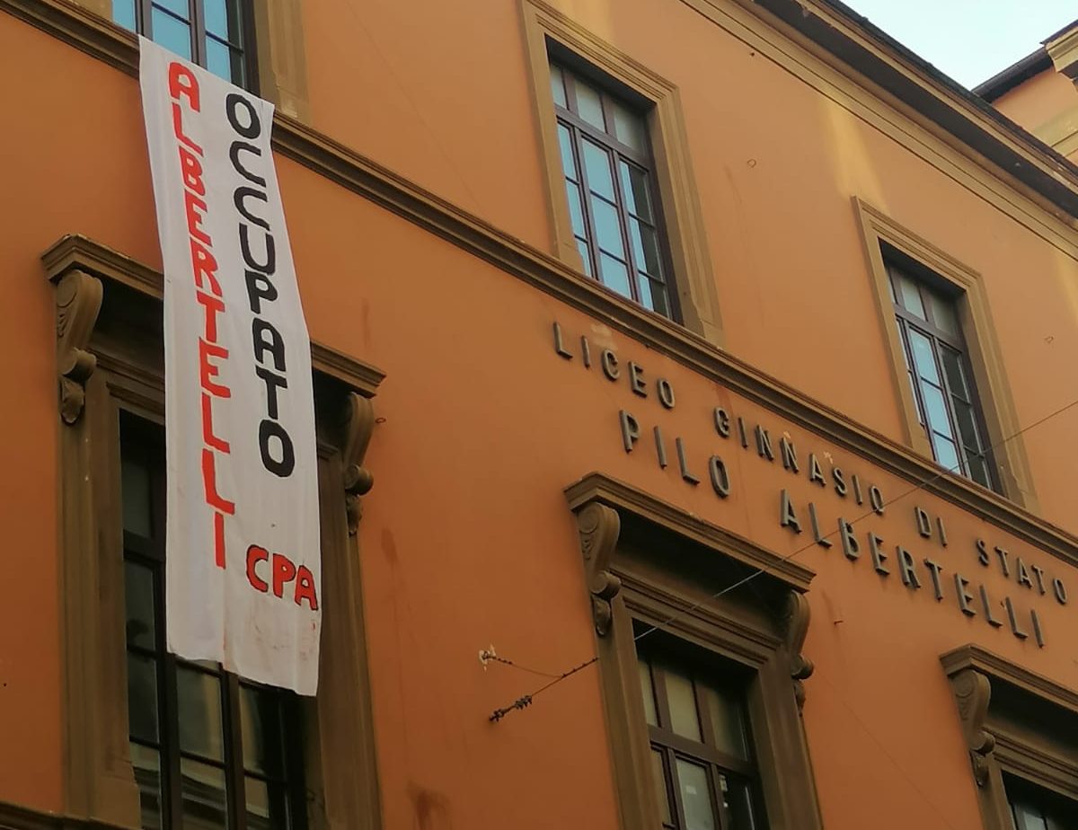 Studenti contro il governo: occupato il liceo Albertelli di Roma ...